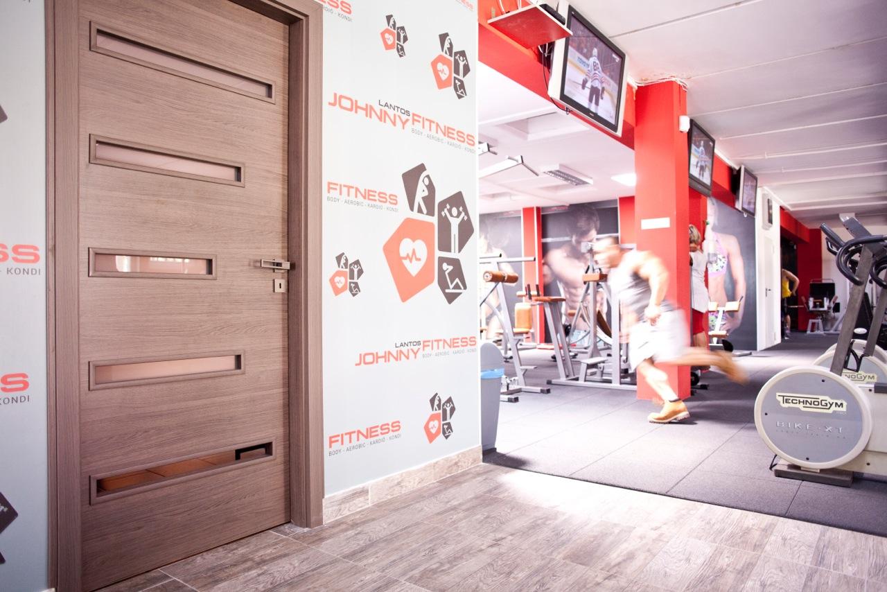 Ajtóink a Lantos Johnny Fitness konditeremben